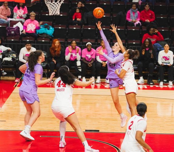 No. 25 Washington Huskies women rout Rutgers for 4th straight win ...