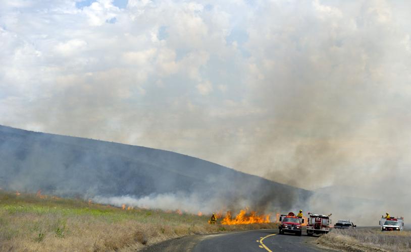 Grass fire burns near Touchet | Photos | union-bulletin.com