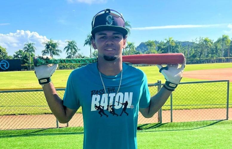 Mariners sign 12 players as international free-agent period begins ...