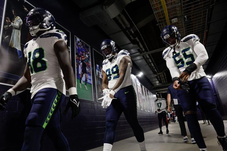 Photos: Seahawks travel to face Patriots | Seahawks | union-bulletin.com