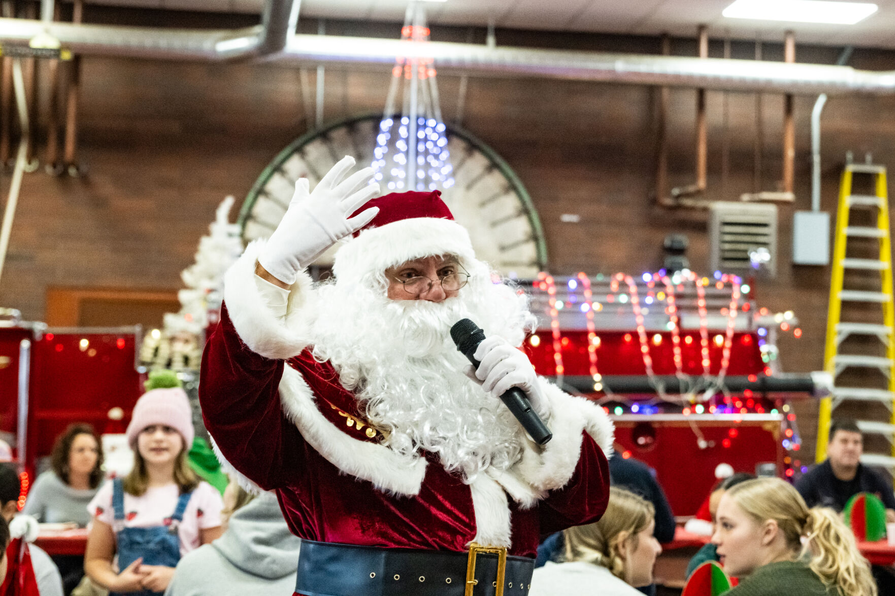 Children gather at Walla Walla Fire Station to Tell Santa Their ...