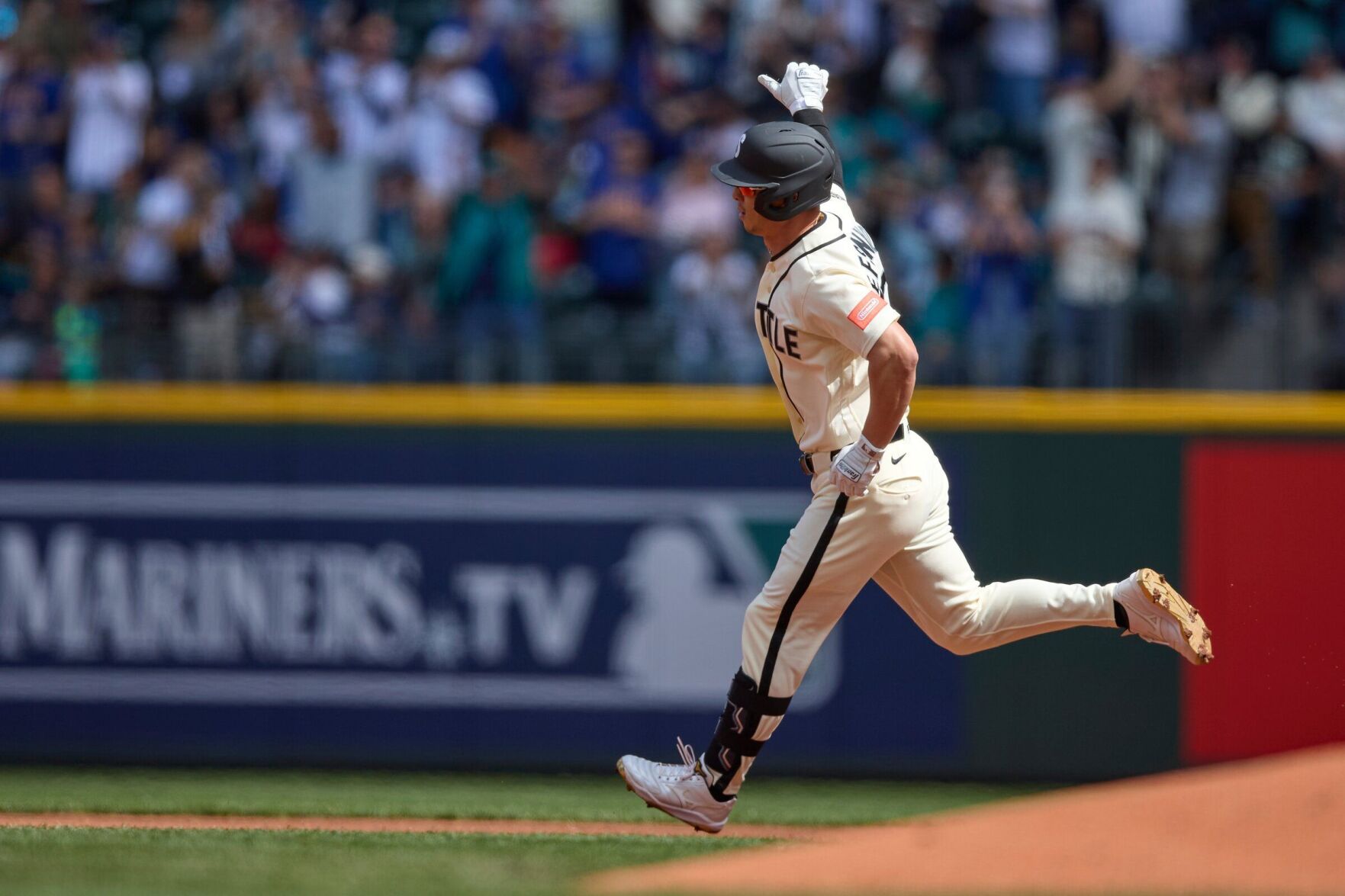 Rob Refsnyder busts out with first M’s home run | Mariners notebook ...