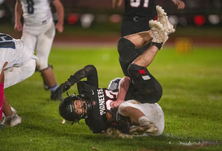 Pioneers battle Nyssa to overtime football loss | Mcloughlin High ...