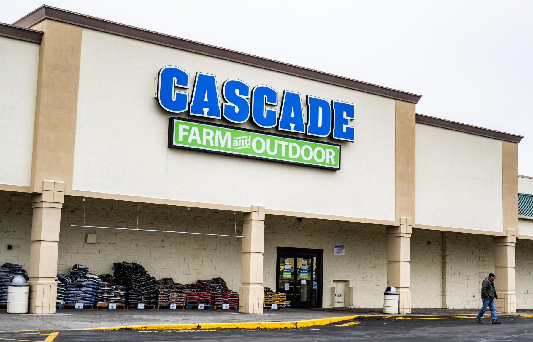 Bi-Mart pulls plug on Cascade Farm and Outdoor stores | Business ...