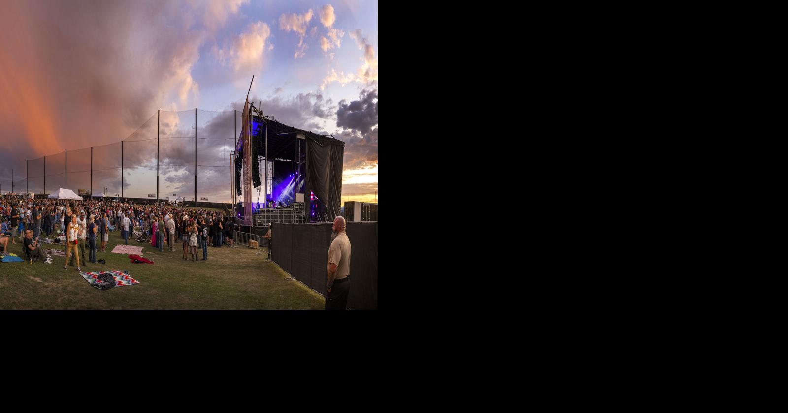 Photos: Aaron Lewis and the Stateliners perform at Wine Country ...