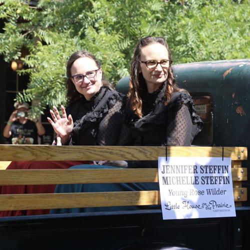 Fans of ‘Little House on the Prairie’ flock to cast parade in Columbia ...