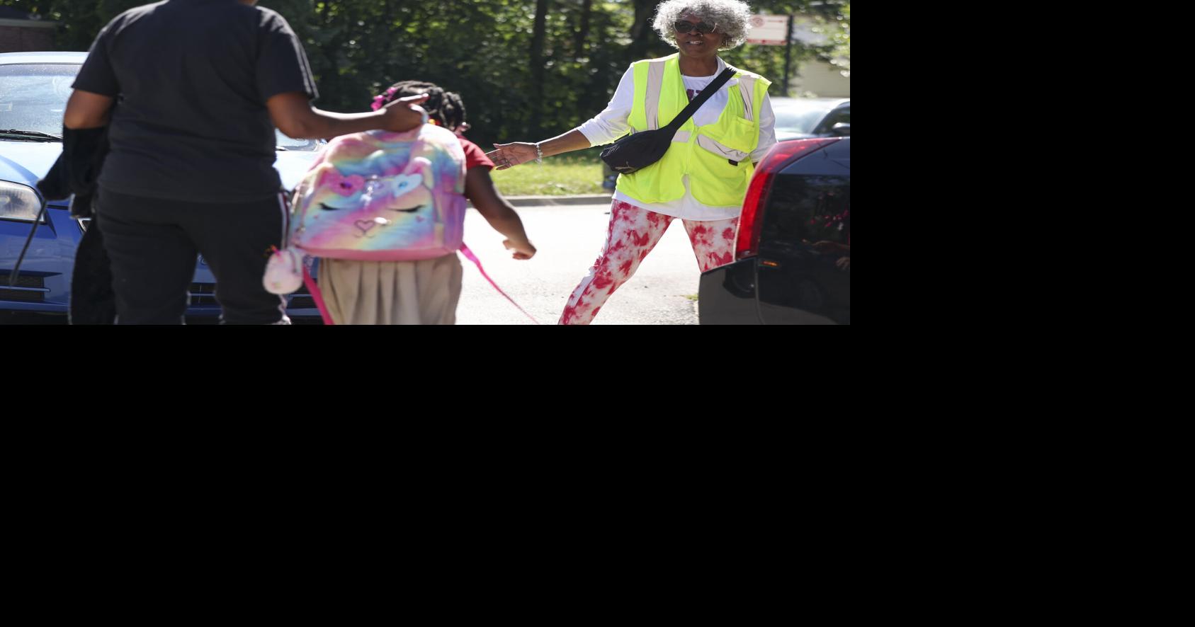Safe Passage workers honored for protecting Chicago students on walks ...
