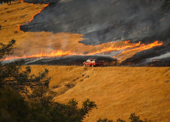 Pedro Fire at Tuolumne-Mariposa county line engulfs more than 2,700 ...