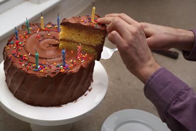 how to bake birthday cake at home