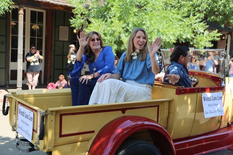 Fans of ‘Little House on the Prairie’ flock to cast parade in Columbia ...