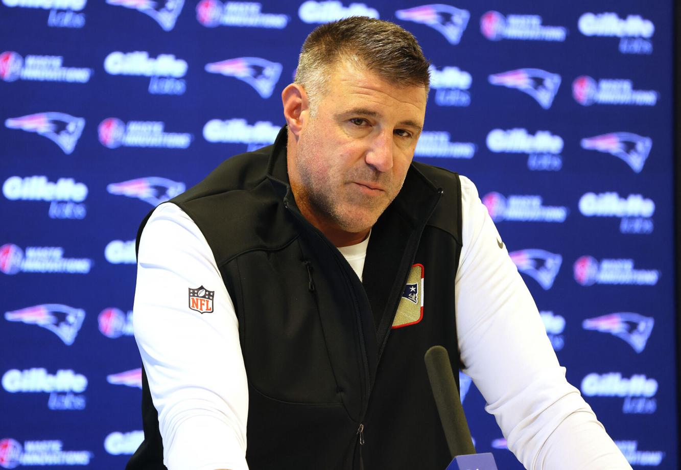 Patriots coach Mike Vrabel dances around distractions, 'focus on today ...