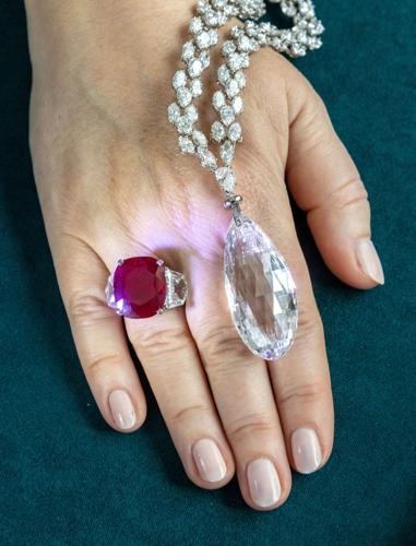 Austrian billionaire's jewels seen fetching over $150M at auction ...