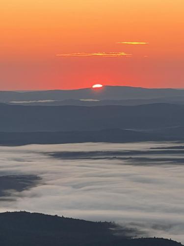 Why do hikers want to spend a freezing winter night in the Kearsarge ...
