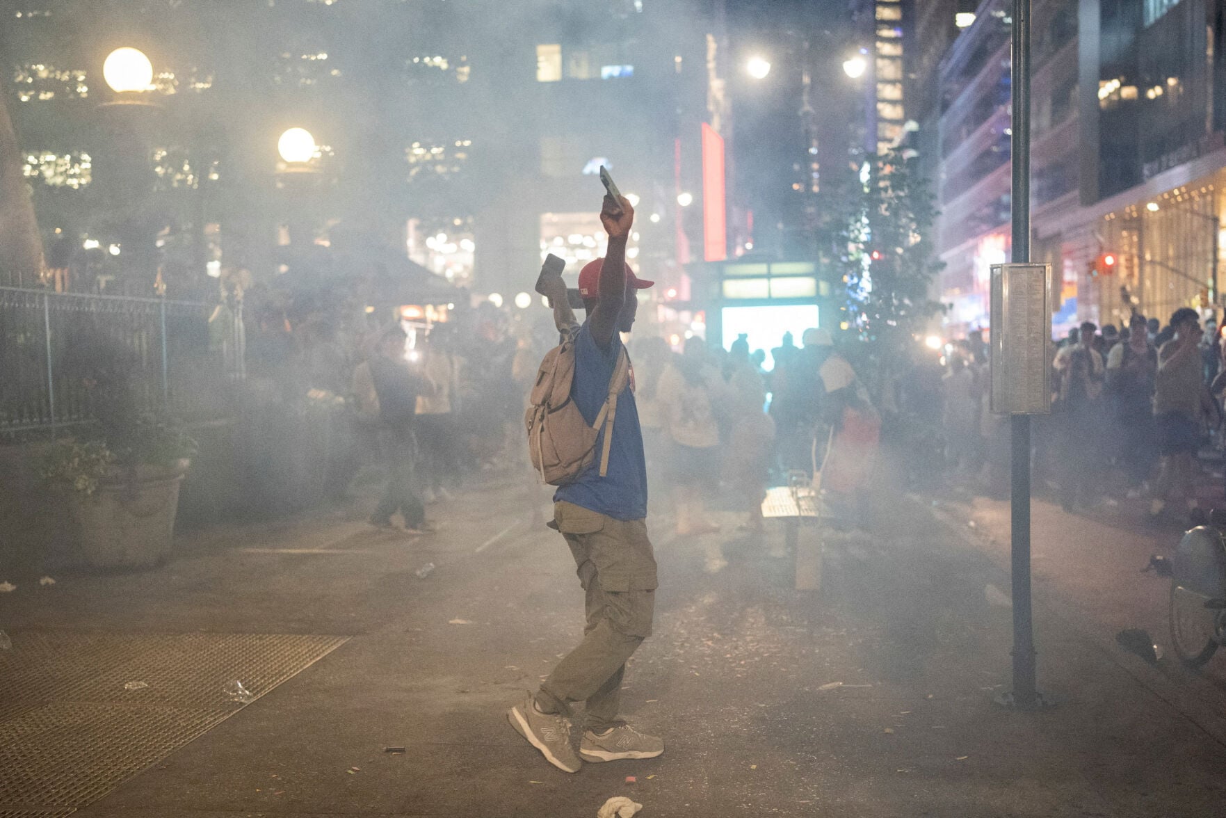 Rampaging Knicks fans tear apart buses, set fires, clash with cops in ...