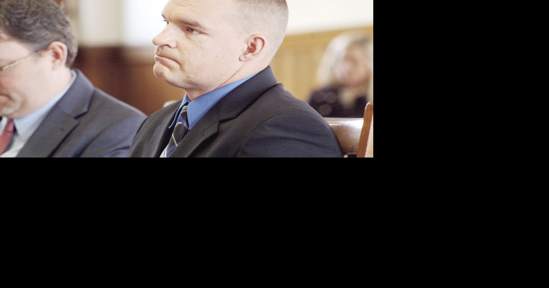 Ex-deputy who admitted to sex with prisoner walks free after father ...