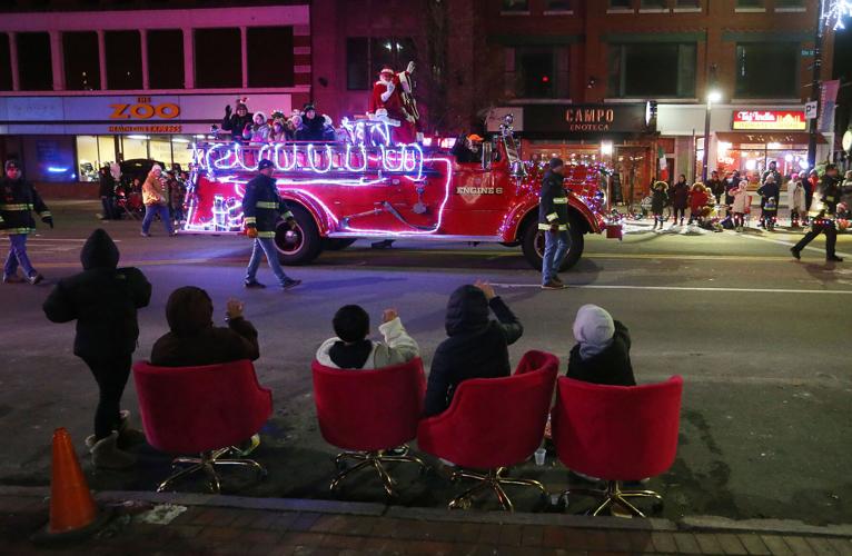 Manchester holiday parade lights up spirits | Manchester | unionleader.com
