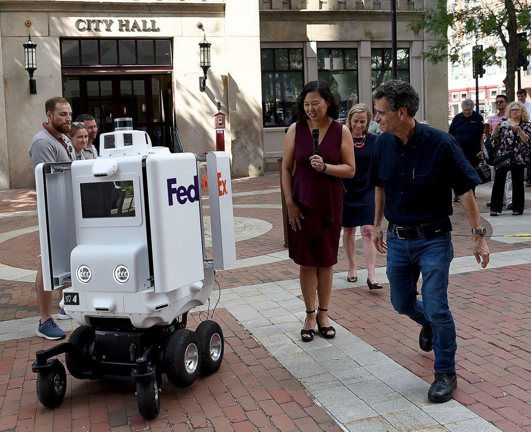 FedEx SameDay delivery bot 'Roxo' debuts in Manchester | Business ...