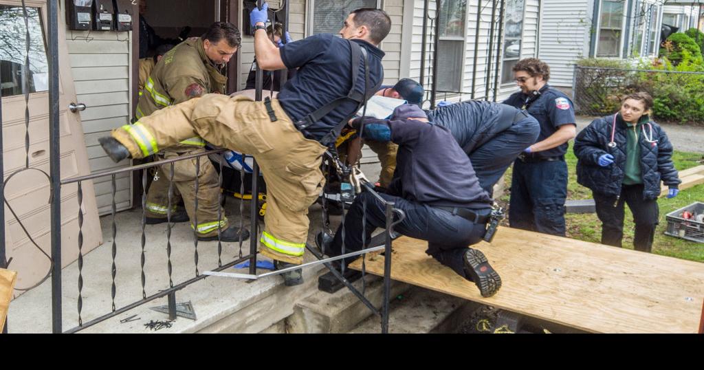 Rescuers put brains ahead of brawn to help get 800-pound man to ...