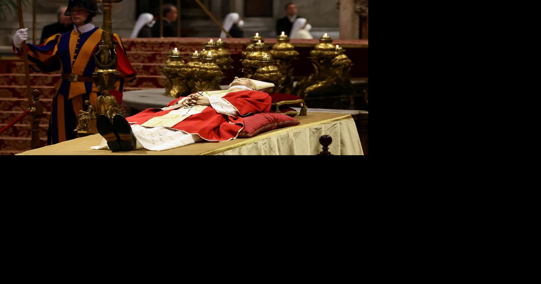 Tens of thousands view body of former Pope Benedict | Religion ...