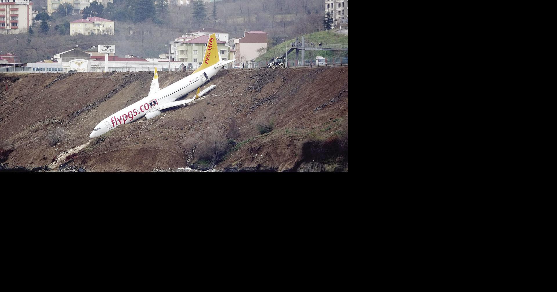 Plane gets stuck in mud at Turkish airport, stops just short of sea ...
