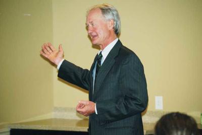 Chafee meets with Cheshire County Dems on eve of presidential bid ...