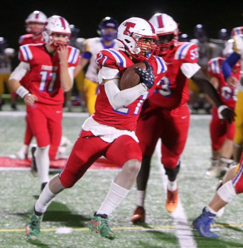 Division III football playoffs: Ellis stars as young Pioneers advance ...