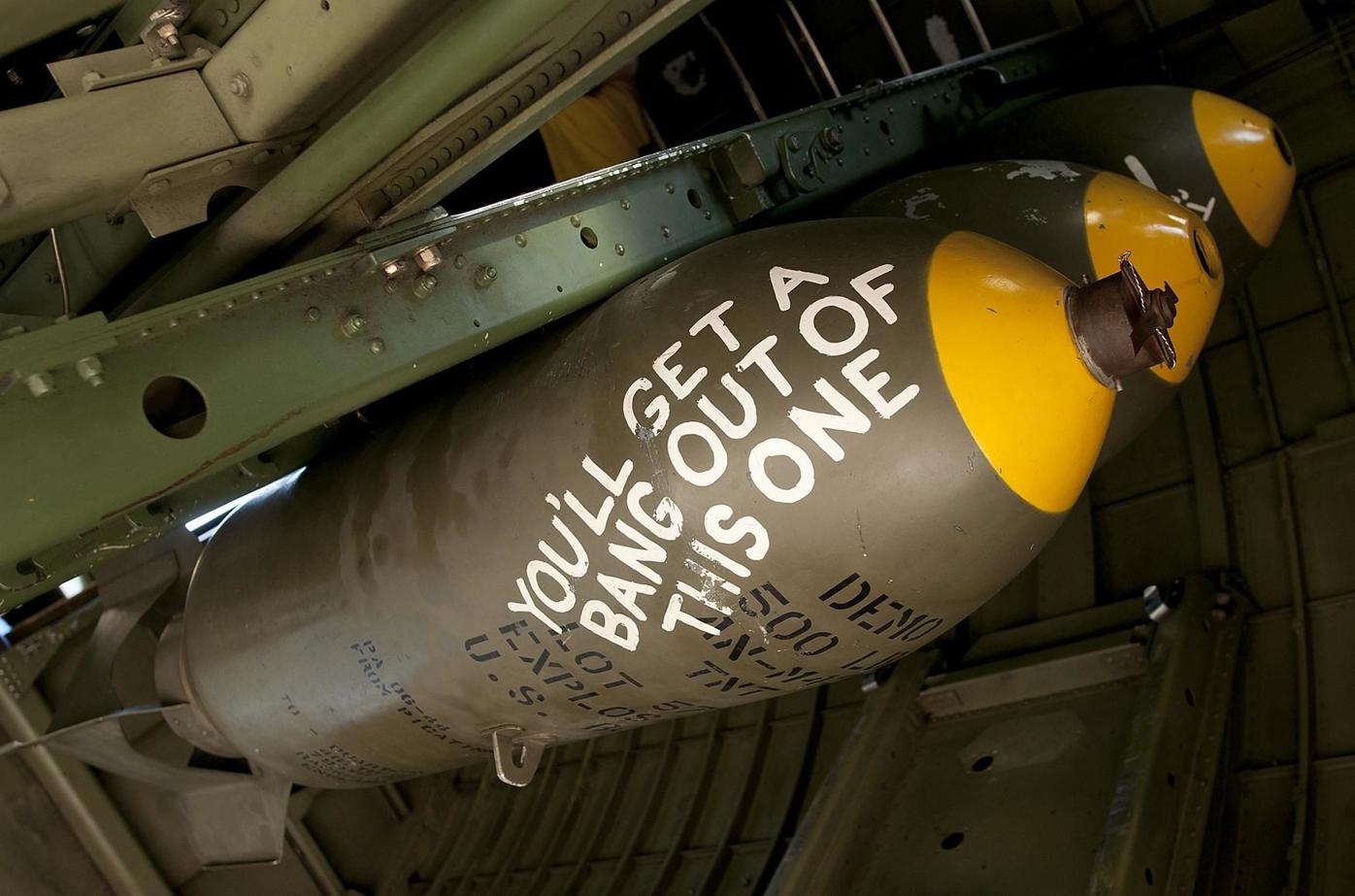 Seven dead in B-17 crash; bomber had just appeared in NH | Public ...