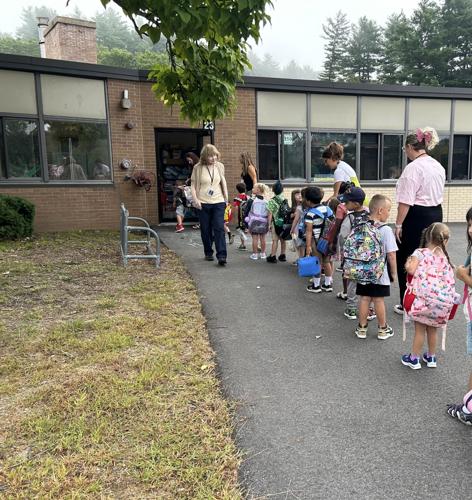 Derry students head back to the classroom | Education | unionleader.com