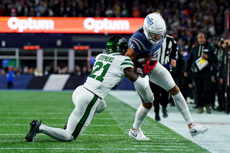 TreVeyon Henderson's 3 TDs send Patriots past Jets for 8th win in row ...