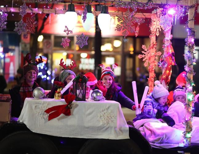 Manchester holiday parade lights up spirits | Manchester | unionleader.com