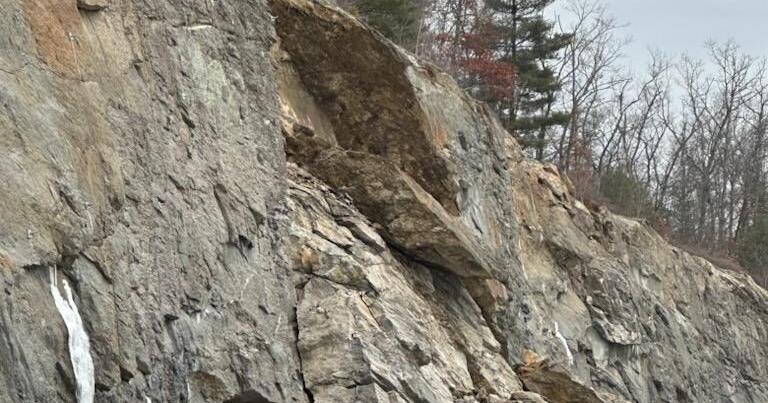 Majority of stores remain closed at Merrimack Premium Outlets after ...