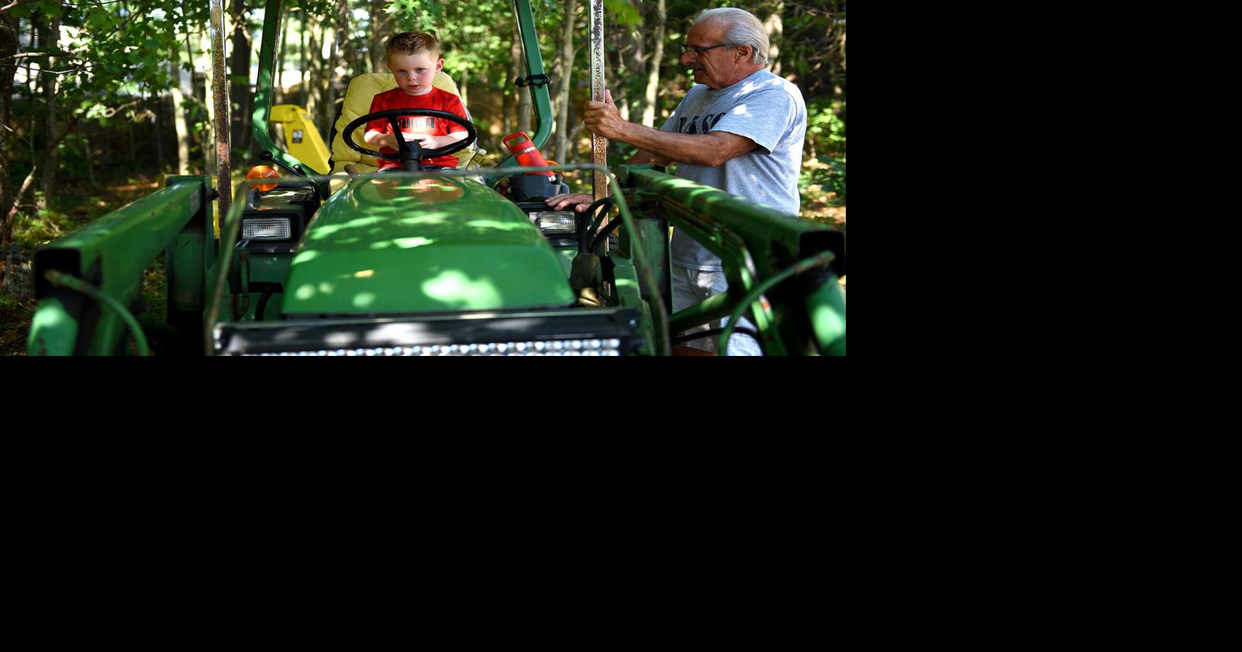 Bob George of Manchester lets his great-grandson, Colin Smith, 3 ...