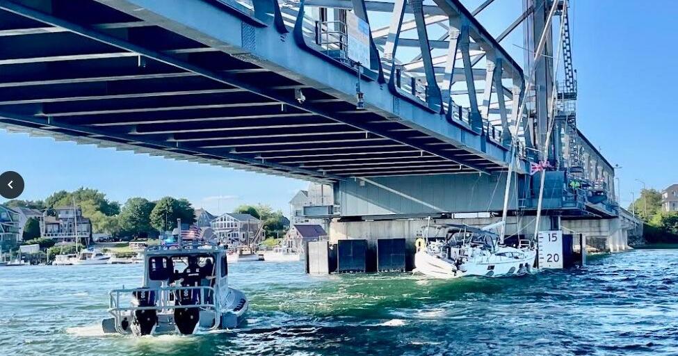 49-foot tall sailboat crashes into Memorial Bridge, passengers unharmed ...