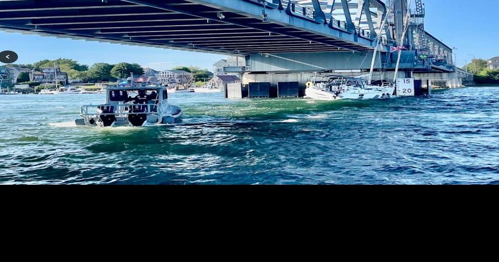 49-foot tall sailboat crashes into Memorial Bridge, passengers unharmed ...