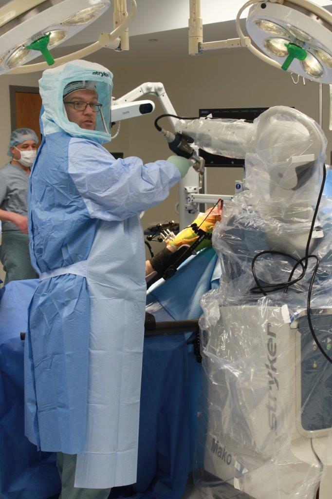 Elliot Hospital surgeon: Tech, hospital care, physical therapy ...