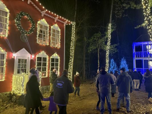 Lighting up the night: Inaugural Holly Jolly Journey light show comes ...