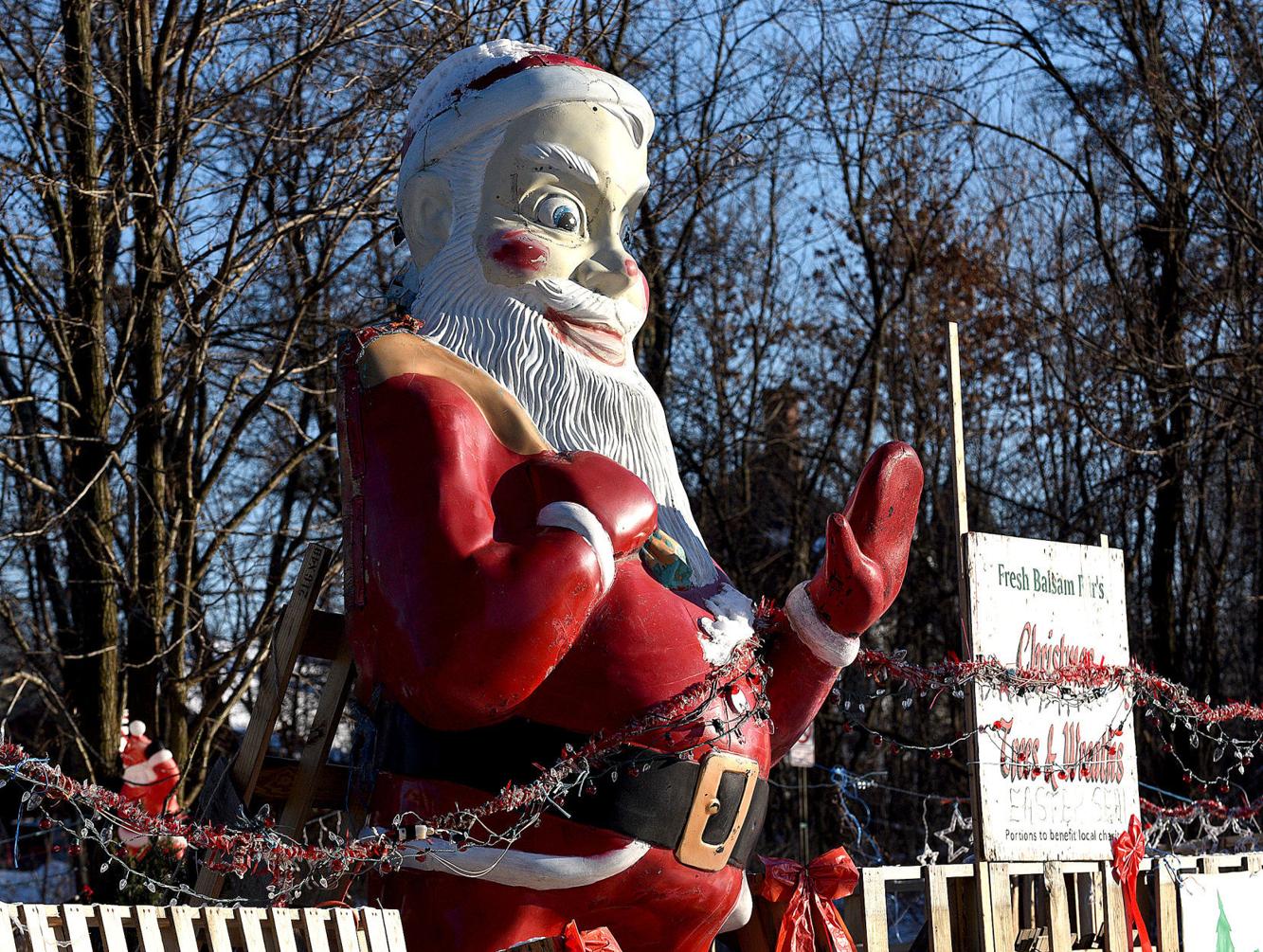 Creepy Santa creeping away from longtime home | Business | unionleader.com