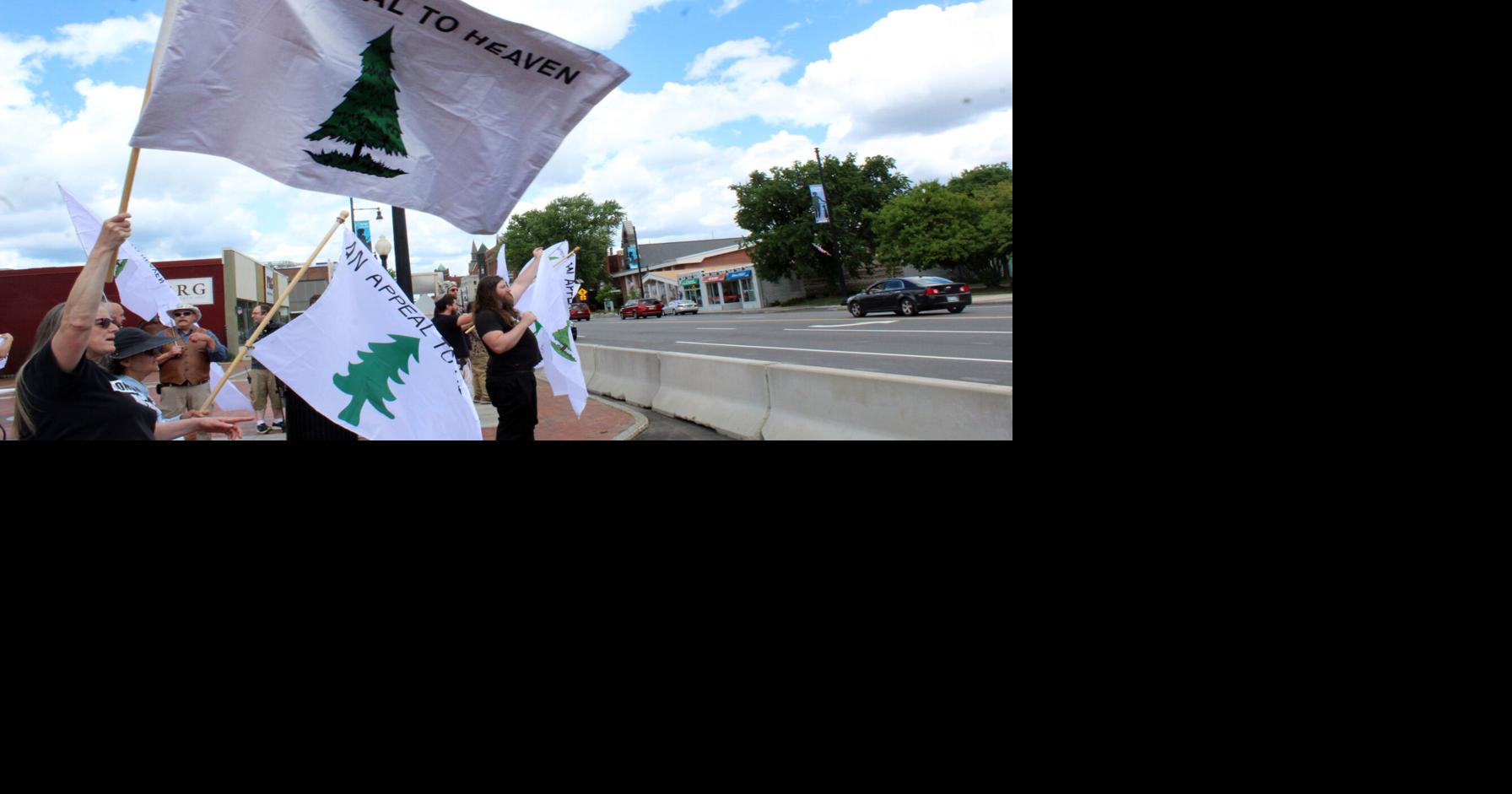 Libertarians stage City Hall protest of mayor's decision against flying ...
