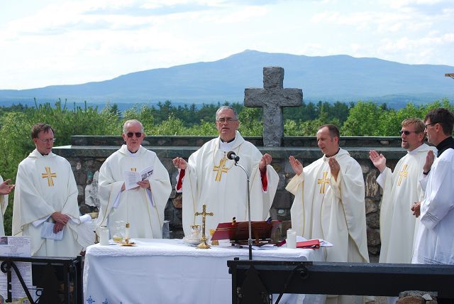 Polish church holds Rindge outdoor Mass | Religion | unionleader.com