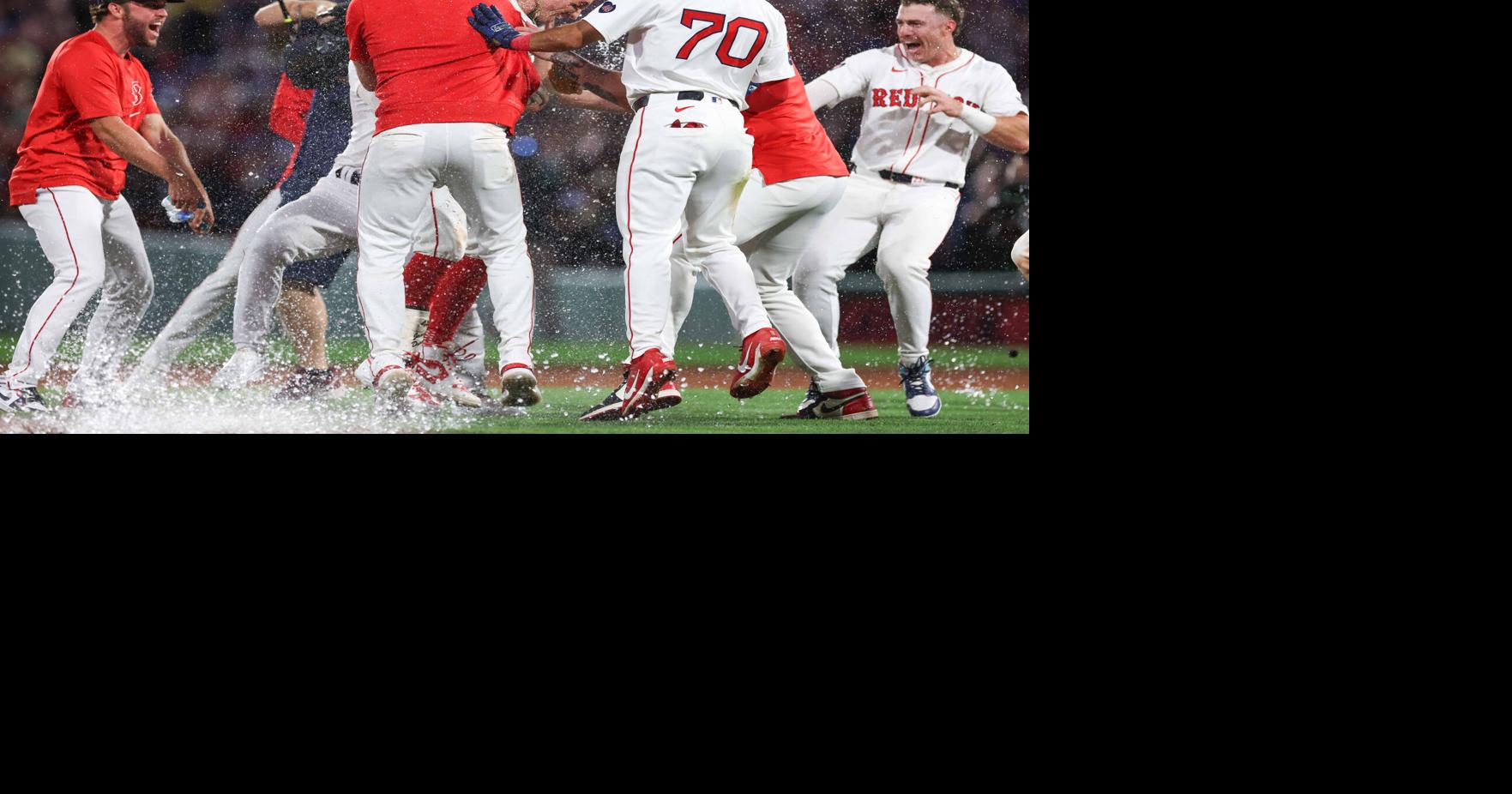 Commentary: Red Sox’ comeback win pumps up volume at Fenway, ‘loudest ...