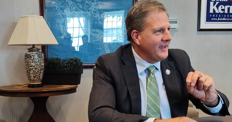 Sununu slams media coverage of holiday weekend crowds | Tourism ...