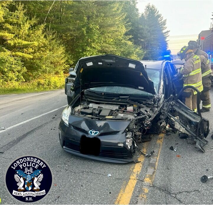 Woman trapped in car after three-car crash in Londonderry | Public ...