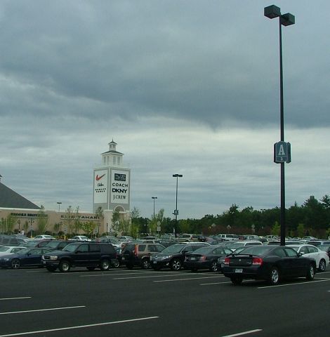 Merrimack's new outlet mall's lights shine too brightly; lighting ...