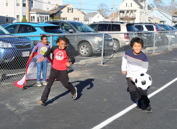 Curvin-McCabe students receive recess toys from NP company | Archives | valleybreeze.com