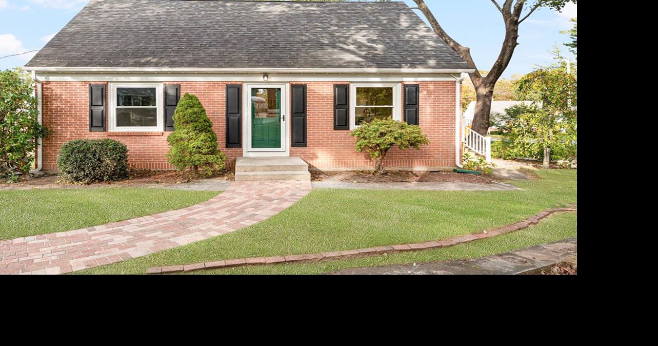 Move-in ready home a stone's throw from Slack's Pond in Smithfield ...