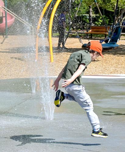 Deerfield Park unveils new Splash Pad | | valleybreeze.com