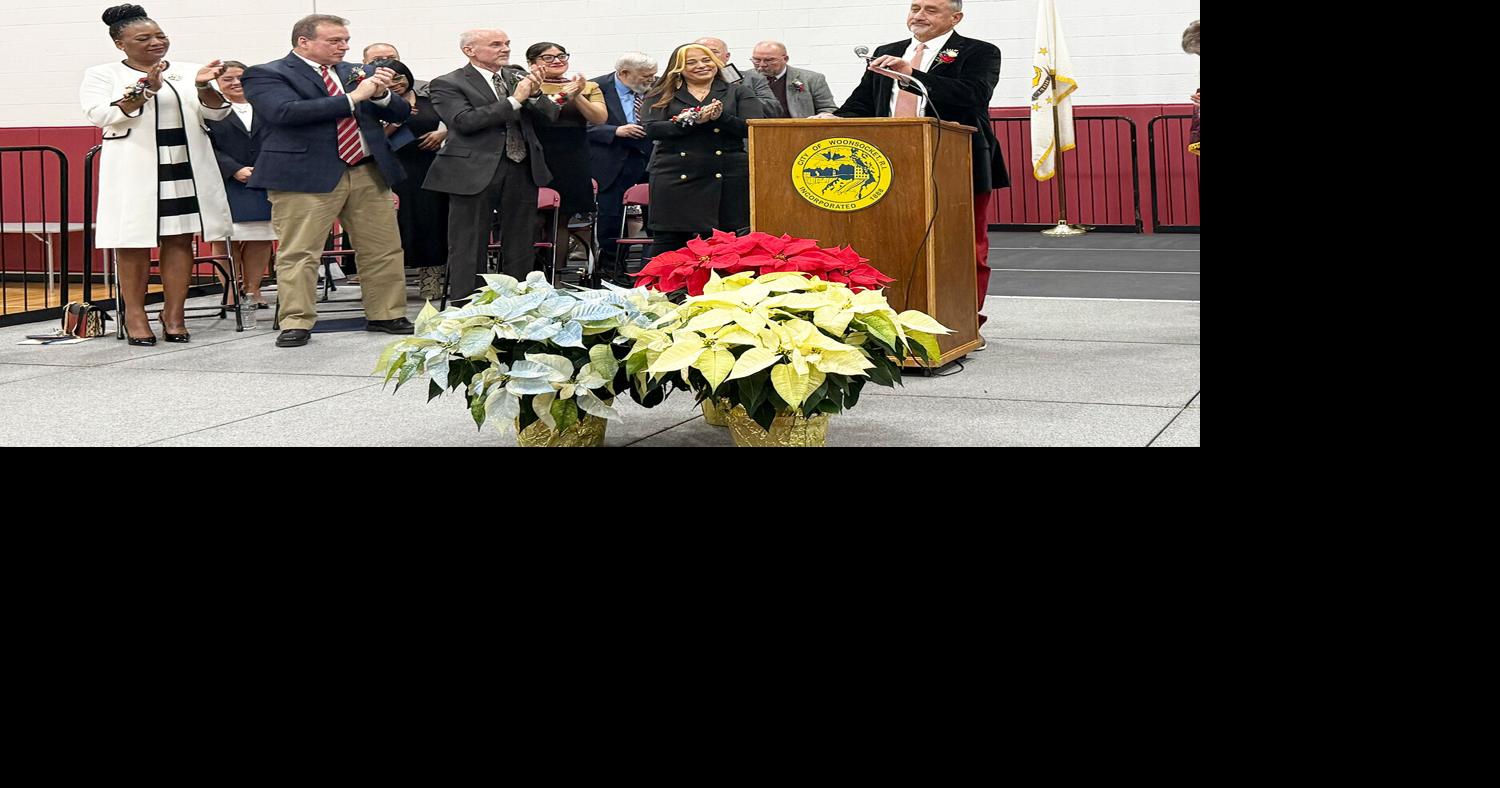 Woonsocket's elected leaders sworn in | News | valleybreeze.com