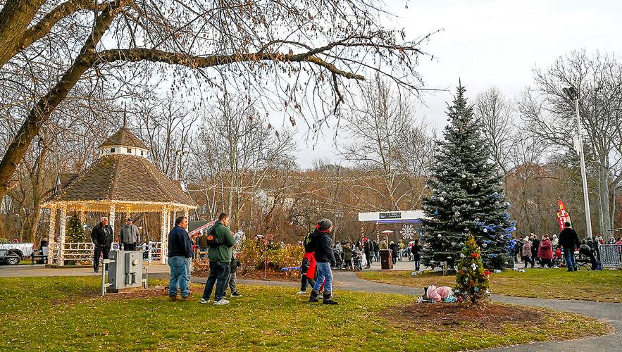 Main Street Holiday Stroll in Woonsocket | | valleybreeze.com