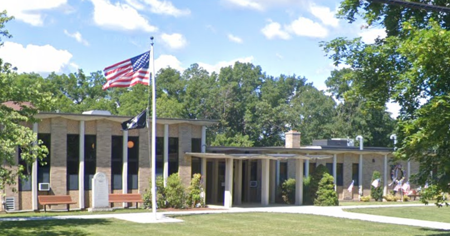 Adjusted Town Hall hours will remain | News | valleybreeze.com