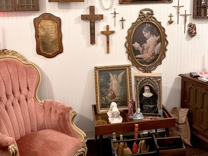 Iron Abbey brings vintage charm, creativity to Monument Square | News ...